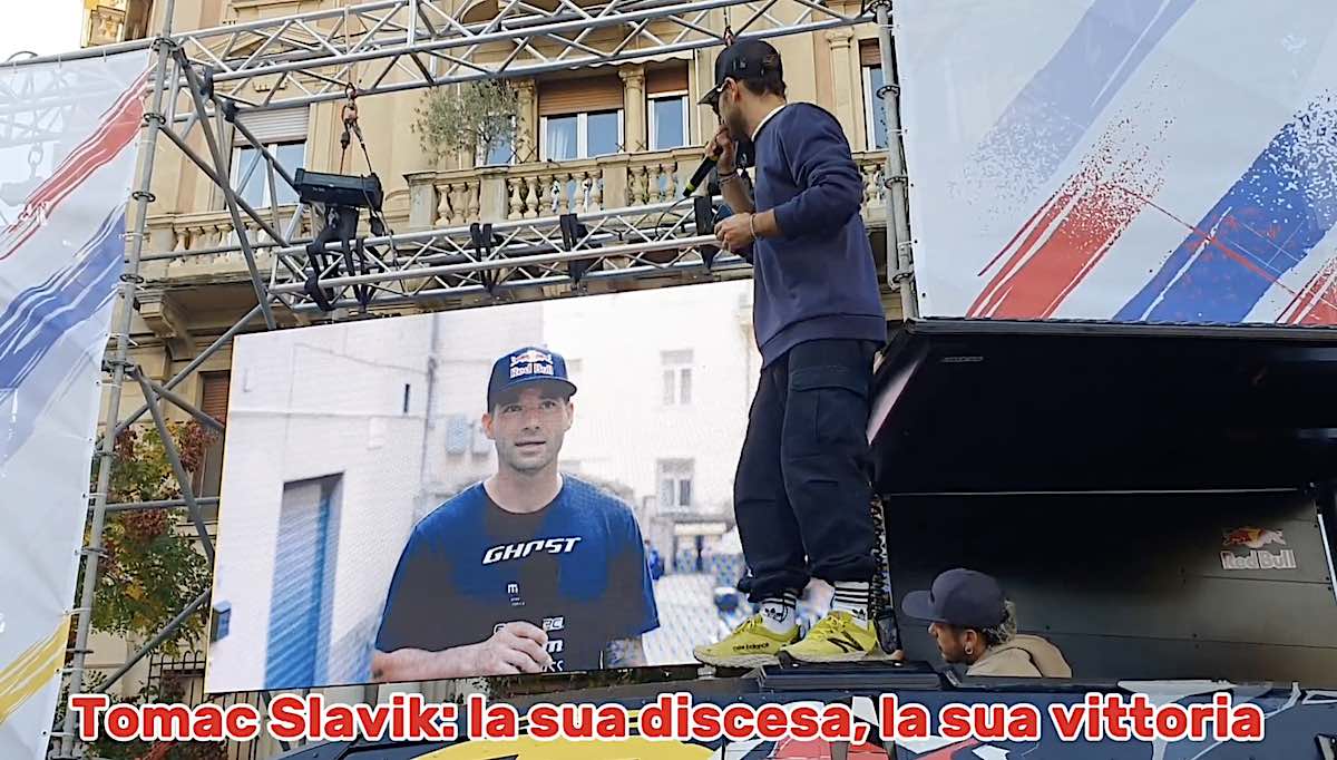Tomas Slavik vince la Red Bull Cerro Abajo di Genova | Video